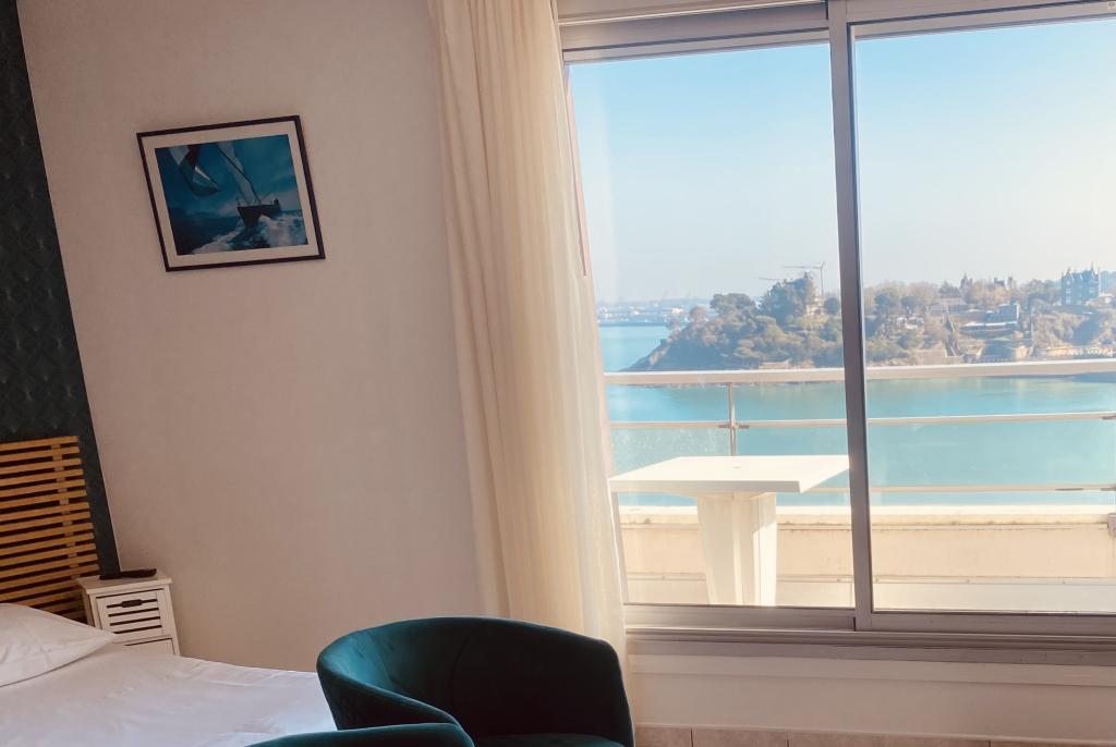 Studio – Vue Mer Panoramique - n°1102 à Dinard | Le Crystal Dinard